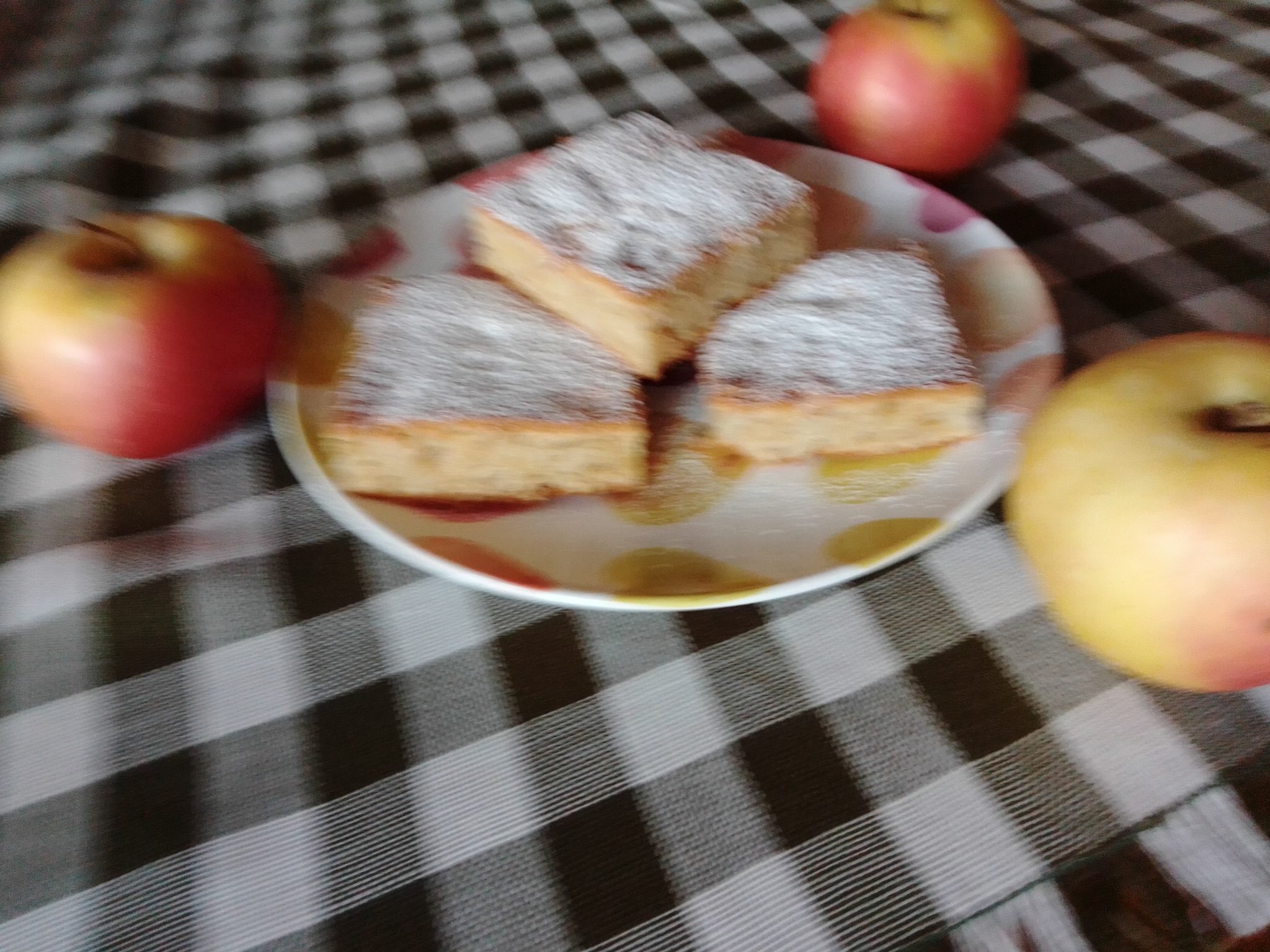 Slatkis s jabukama i pudingom | Najrecept